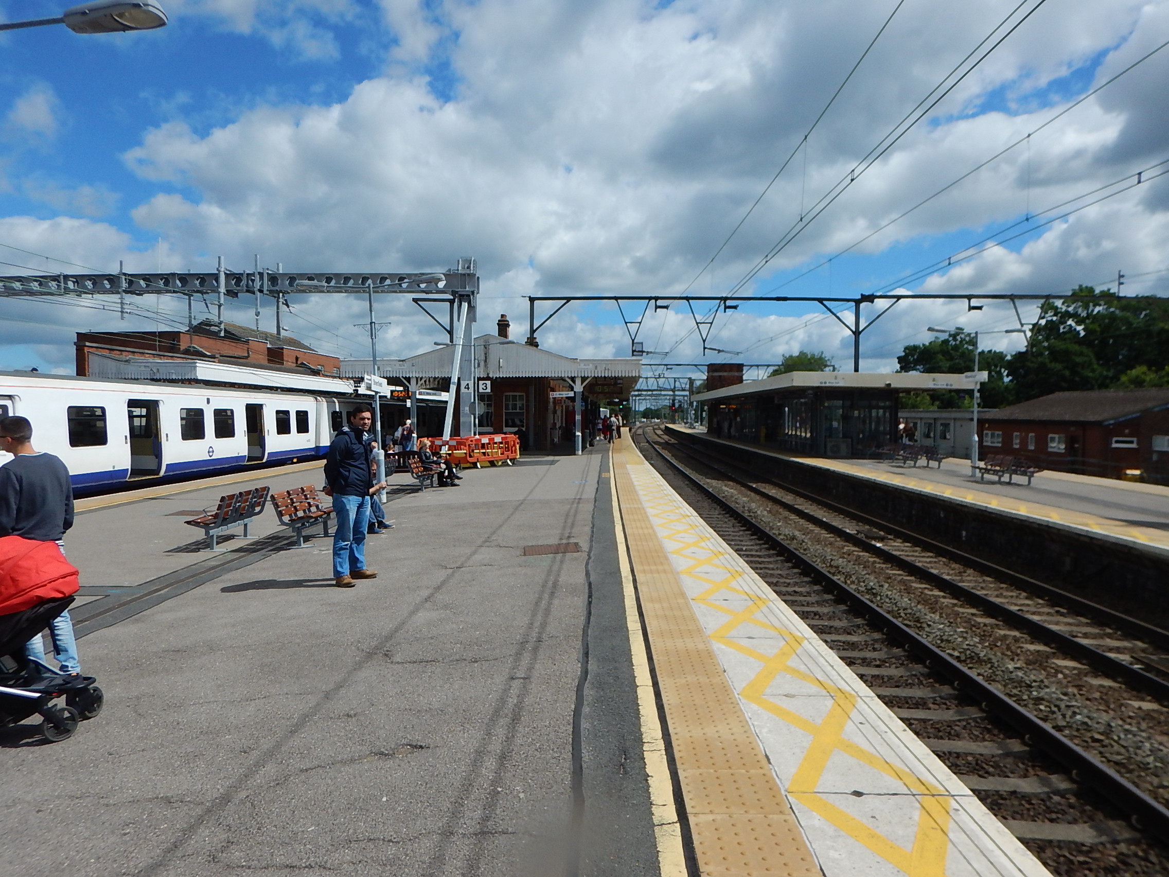 The Long Platforms At Shenfield « The Anonymous Widower