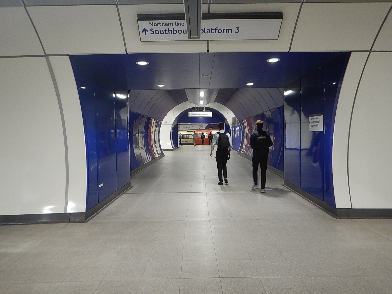 Bank Station Interchange Plaza And The Tunnels – Looking Towards ...